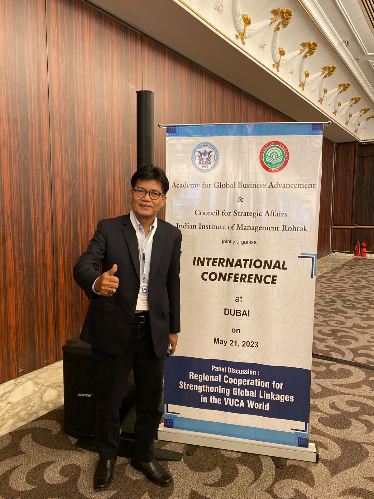 Dosen FEB-UNHAS Jadi Presenter dalam Seminar Internasional di Dubai